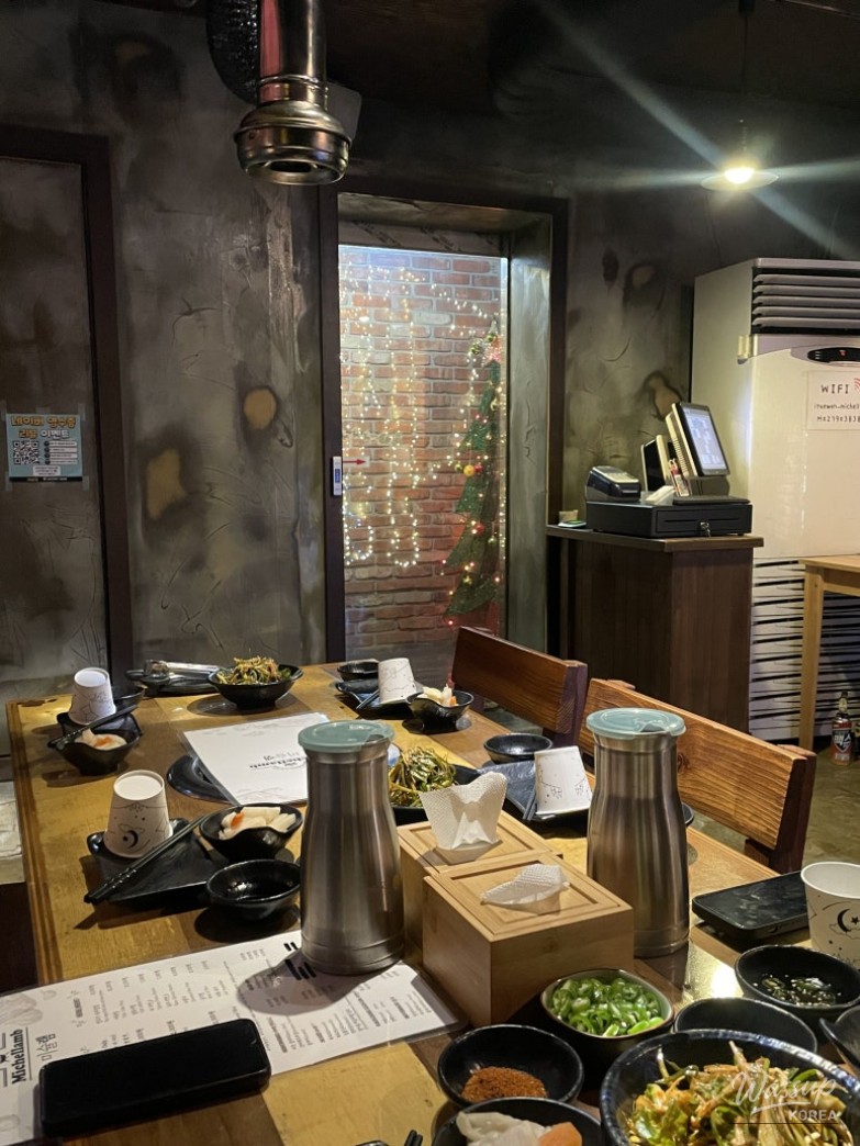 A Cozy Dining Experience Next to Yongsan District Office