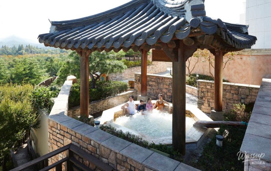 3 Korean Hot Springs Americans Love for Winter Getaways in